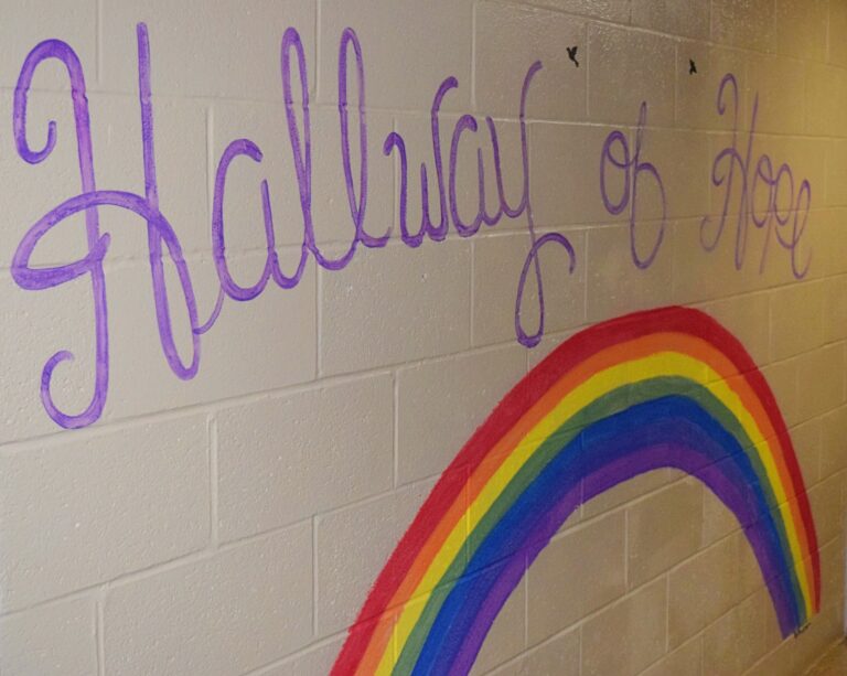 Inmates decorate prison walls with inspirational messages (photos ...
