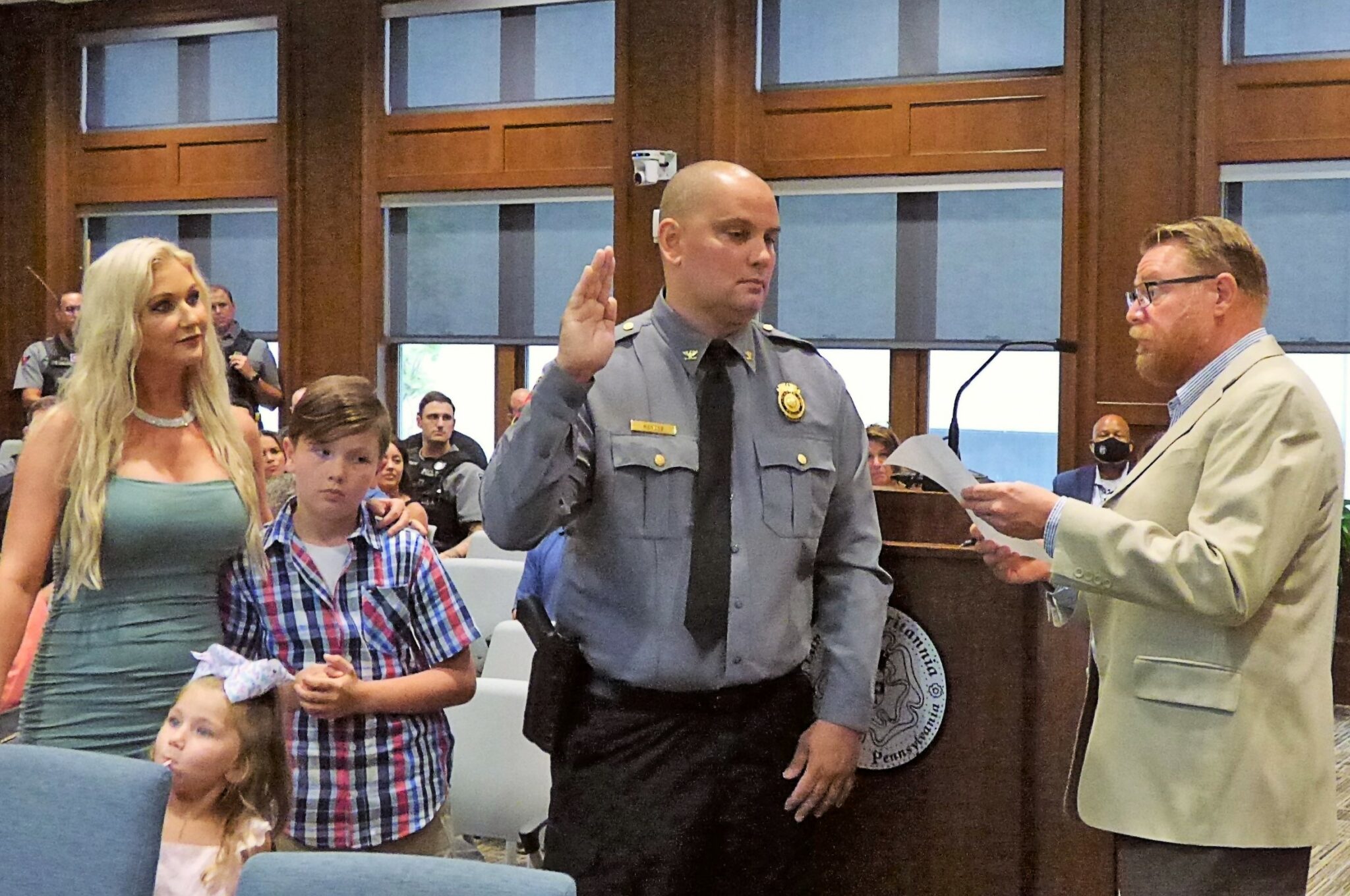 Richard Mendez sworn in as Lancaster city's first Latino police chief ...