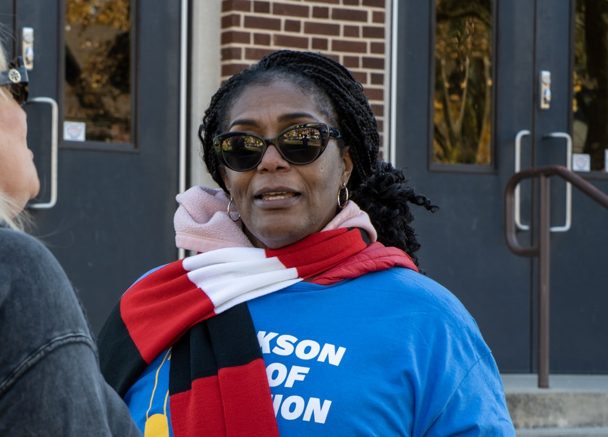 Volunteers refurbish outdoor classroom, watershed at Jackson Middle ...